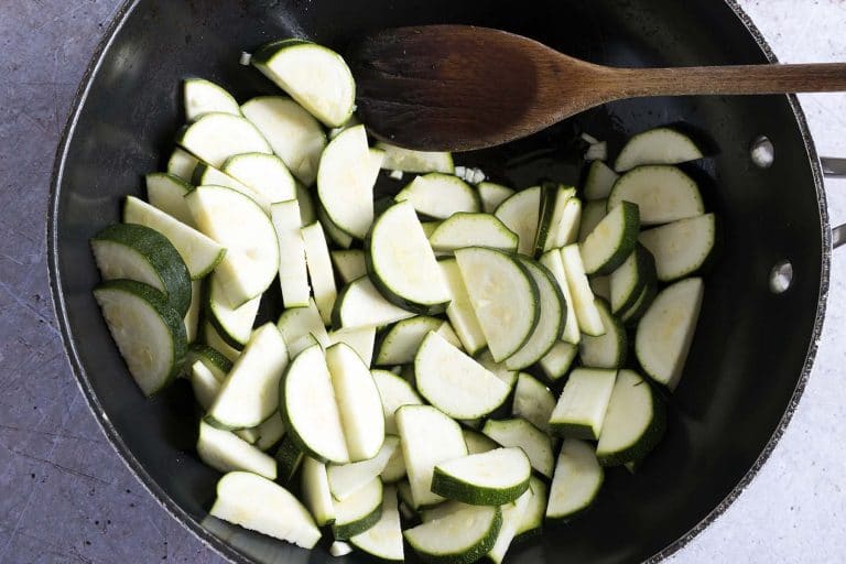 How to cook courgettes - Cook Veggielicious