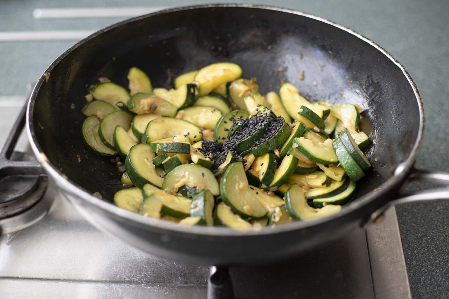 Courgette stir fry - Cook Veggielicious